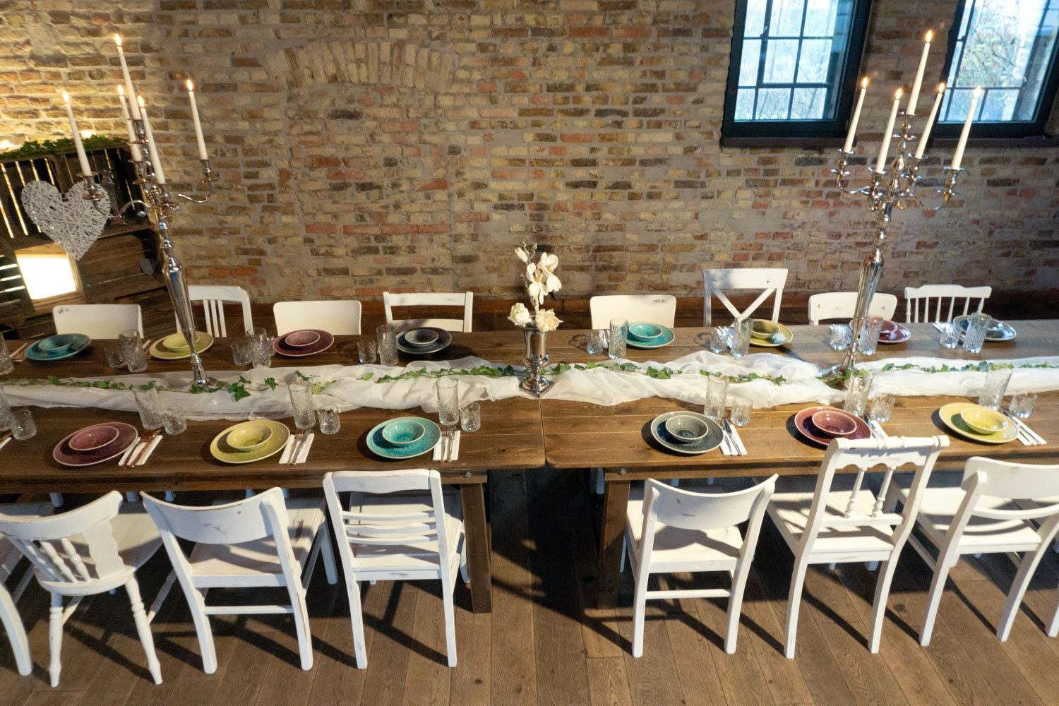 Holzstühle für Hochzeit mieten | Wedding-Styler